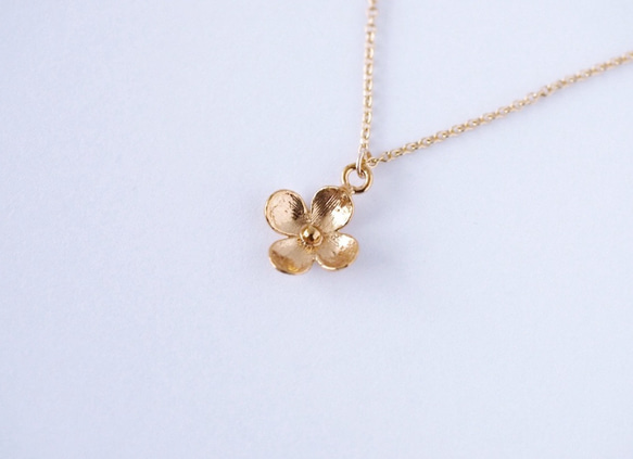 送料無料【24KGP（SV925）/14kgf】花フラワー ネックレス（40cm） ネックレス・ペンダント BENIR Accessoires 通販 14742442｜Creema(クリーマ)