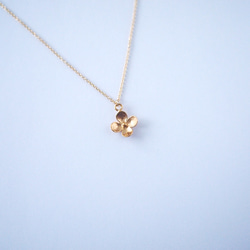 送料無料【24KGP（SV925）/14kgf】花フラワー ネックレス（40cm） ネックレス・ペンダント BENIR Accessoires 通販 14742442｜Creema(クリーマ)