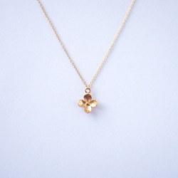 送料無料【24KGP（SV925）/14kgf】花フラワー ネックレス（40cm） ネックレス・ペンダント BENIR Accessoires 通販 14742442｜Creema(クリーマ)