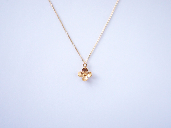 送料無料【24KGP（SV925）/14kgf】花フラワー ネックレス（40cm） ネックレス・ペンダント BENIR Accessoires 通販 14742442｜Creema(クリーマ)