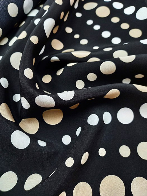 訳あり シルク100％ デジンプリント/水玉柄 20匁 幅111cm×670cm /C217 生地 京都・絹宗 通販 14745799｜Creema(クリーマ)