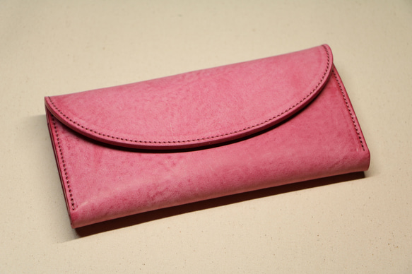 【収納たっぷり丸フラップ長財布】アラスカレザー ピンク EA-008 長財布 ghostplant LW 通販 14761554｜Creema ...