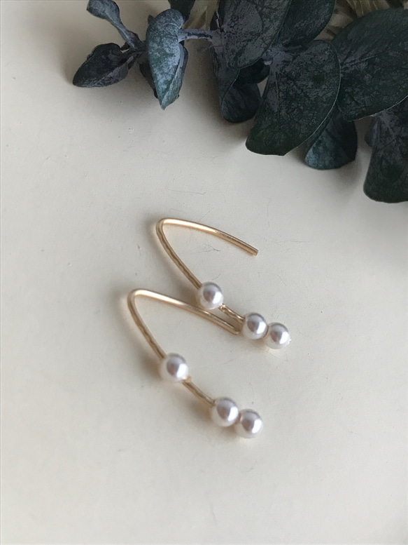 ミニパールのフックピアス＊14kgf ピアス（フック・チェーン） M.K.S 通販 14805563｜Creema(クリーマ)