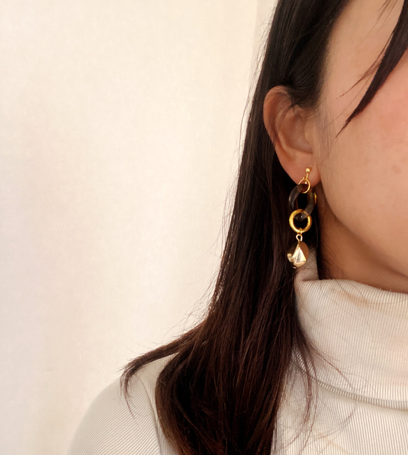 べっこう×ゴールドのイヤリング イヤリング・ノンホールピアス tetote 通販 14827570｜Creema(クリーマ)
