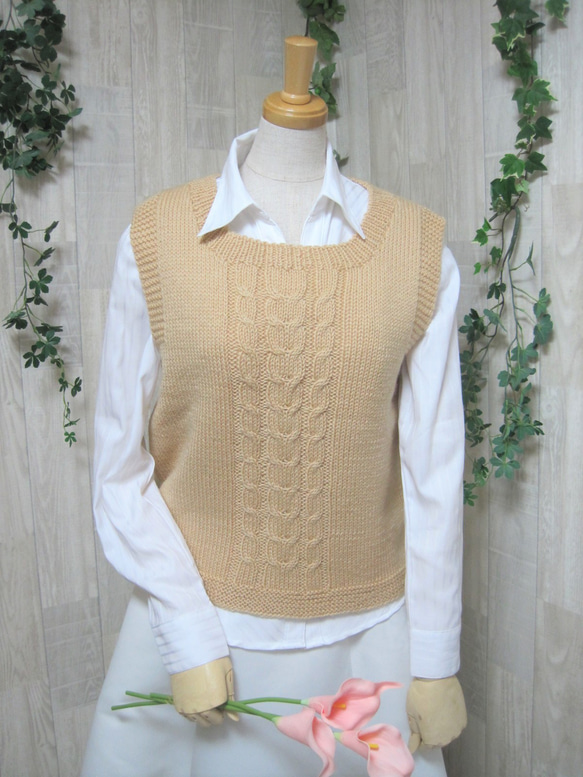ベスト ウール100％手編みなのに安価 熟練の技術で最高の着心地B058 ベスト 千代子の手編み 通販｜Creema(クリーマ) 14828447