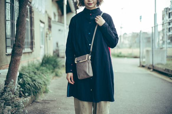 レザーポシェット グレー【puzz_U0123】 ポシェット waji labo 通販｜Creema(クリーマ) 14839727