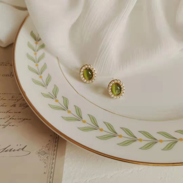 グリーン ヴィンテージ オパール スタッド ピアス ピアス（スタッド・一粒） kyra'sjewelry 通販 14842898｜Creema ...