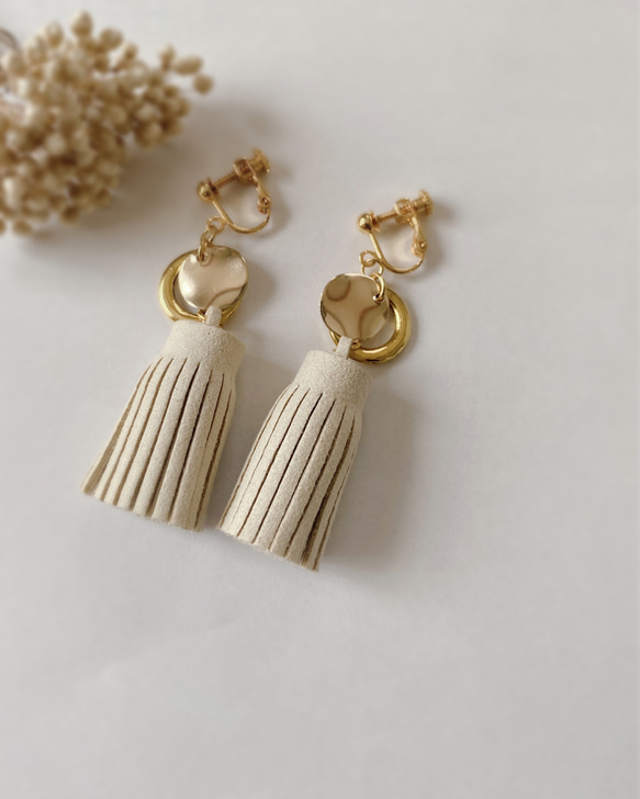 ゴールドプレート×タッセルのイヤリング イヤリング・ノンホールピアス tetote 通販｜Creema(クリーマ)