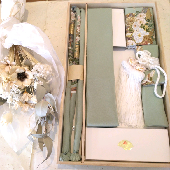 Creema限定 【正絹】 花嫁懐剣 筥迫 抱え帯 丸ぐけ 4点 金彩 薄青色 桐箱付 花嫁小物 くすみカラー 和装小物（帯・半襟） kimono-sino 通販｜Creema(クリーマ ...
