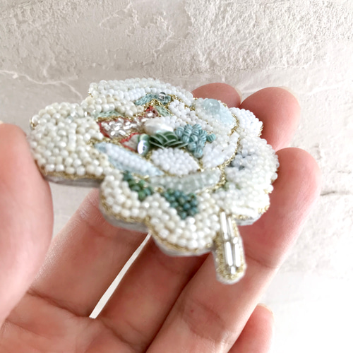 オートクチュールビーズ刺繍のブローチ バラの花(オフホワイト オートクチュールビーズ刺繍のブローチ バラの花(オフホワイト