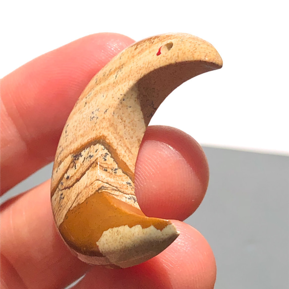 ピクチャージャスパー[130] 34x16mm 穴あき月形 天然石 / カボション / ルース 天然石 Attic Natura 通販 ...