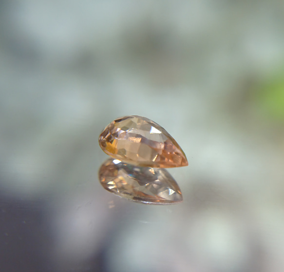 パパラチアサファイア 0.39ct ☆1494 天然石 べるふぇKIRABOSHI希少石 取り寄 通販 14923689｜Creema(クリーマ)