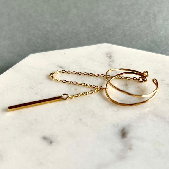 14kgf使用 チェーンとバーが揺れるフープ型イヤーカフ 片耳用 イヤーカフ Dorly 通販 14946982｜Creema(クリーマ)