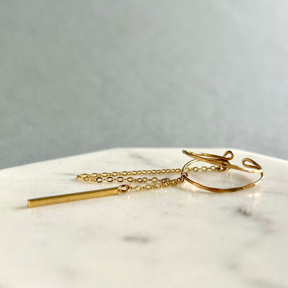 14kgf使用 チェーンとバーが揺れるフープ型イヤーカフ 片耳用 イヤーカフ Dorly 通販 14946982｜Creema(クリーマ)