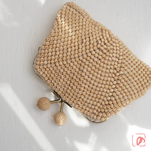 ばあば作、大きめウッドビーズのナチュラルがま口（noyer・1804） ポーチ SHOP2155 通販｜Creema(クリーマ) 14952113