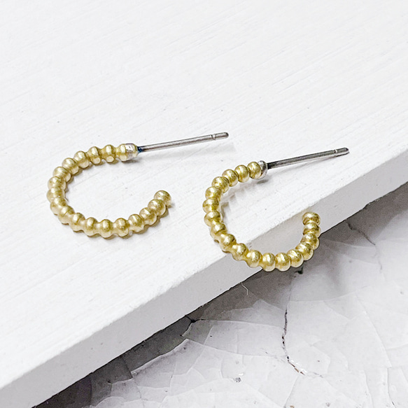 Tiny Bubble Hoop真鍮Brassチタン芯ピアス【ete164】 ピアス（フープ） AtelierB.Ecudes 通販 14952906｜Creema(クリーマ)