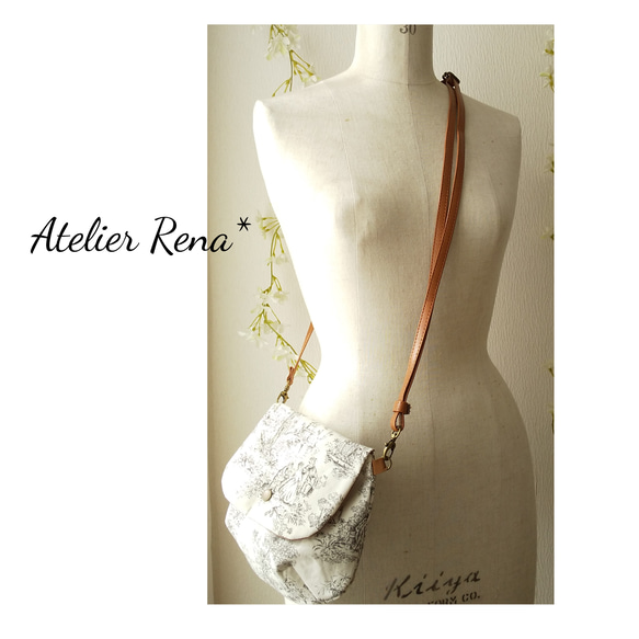 フランス伝統トワルドジュイ柄コットンショルダーバッグ オフホワイト&ブラック ショルダーバッグ Atelier Rena* 通販｜Creema(クリーマ)