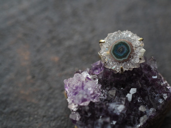 flower amethyst brass ring (shinsotsu) 指輪・リング Luciente 通販｜Creema(クリーマ ...