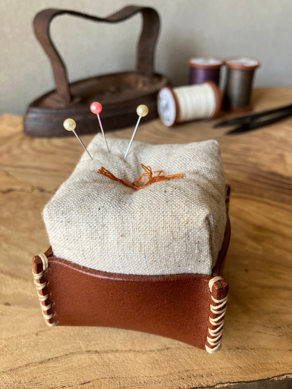 本革のピンクッション【針山のKOBACO】裁縫好きさんにおすすめ！☆母の日ギフトにも喜ばれます♪ その他インテリア雑貨 LEATHER DE MO-JAH 通販 14975082｜Creema ...