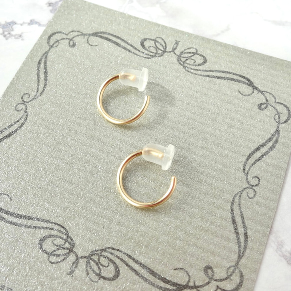 ピアスに見えるイヤリング！極小 シンプル ミニ フープイヤリング（14kgf 10mm）ノーマル メンズ ゴールド 秋 イヤリング・ノンホールピアス Saya ︎ 通販 15012337 ...