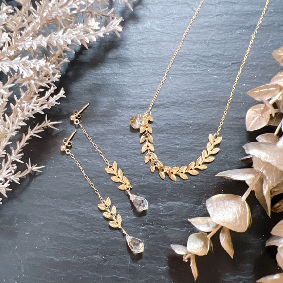 【14kgf 】リーフチェーンとスワロフスキーのピアス&ネックレスセット20%offセール ネックレス・ペンダント nocturne 通販 15013054｜Creema(クリーマ)