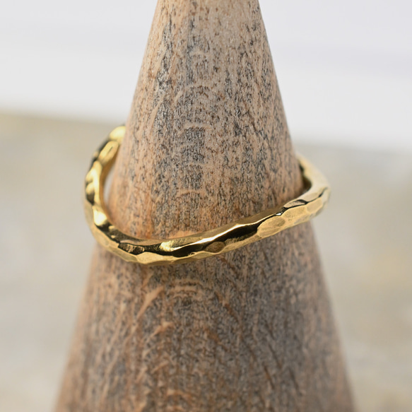 槌目 K18GPゴールドウェーブプレーンリング 2.0mm幅 ハンマー｜K18GP RING bs｜913 指輪・リング WAS KNOT WAS 通販 15016672｜Creema(クリーマ)