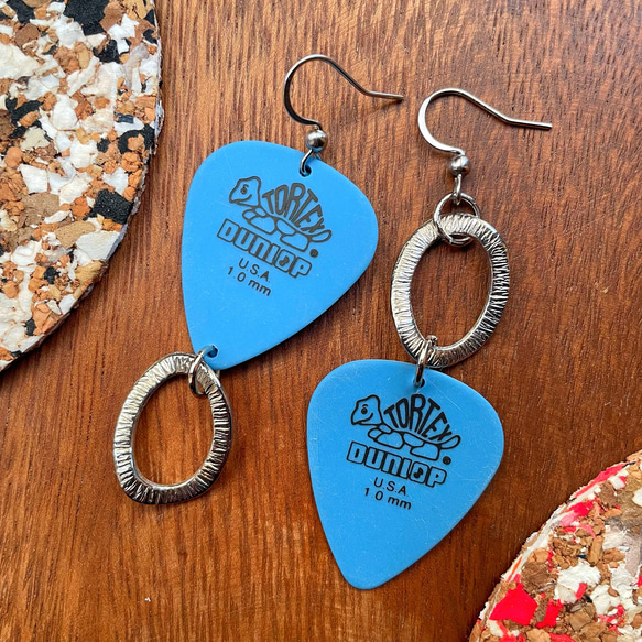 JIM DUNLOPピック フックピアス Blue ブルー ピアス（フック・チェーン） QUESERA pierce ⁂ 通販｜Creema ...