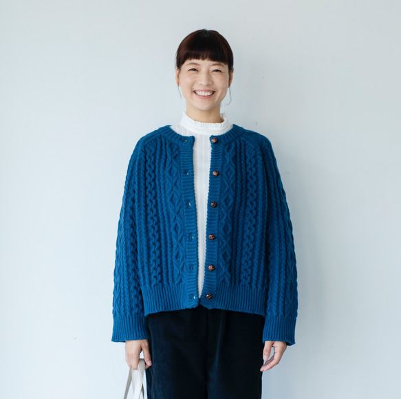 ★即納★★30%オフ★コーデに映えるケーブル編みカーディガン ウール100％ ピーコックブルー221103-1 カーディガン fall-in&co(talent) 通販 15031717 ...