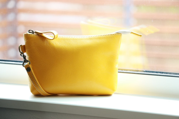 受注生産＊本革＊小物入れ ポーチ＊コスメポーチ ＊化粧ポーチ イエロー ポーチ Legare 通販 15036331｜Creema(クリーマ)