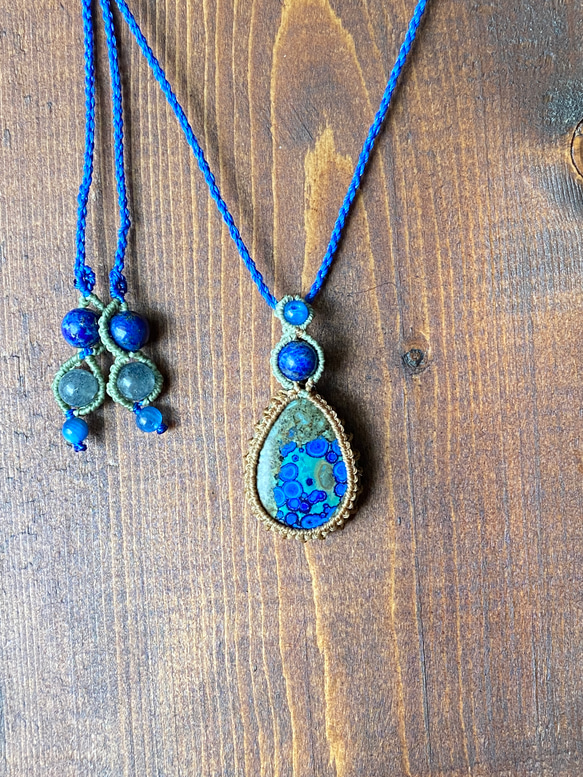 ♢売約済み♢始まりの青アズライト&キュープライト・マトリクス マクラメネックレス 天然石 天然色 ネックレス・ペンダント HaRuKy（はるき ...