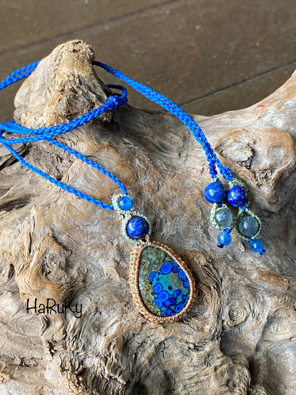 ♢売約済み♢始まりの青アズライト&キュープライト・マトリクス マクラメネックレス 天然石 天然色 ネックレス・ペンダント HaRuKy（はるき ...