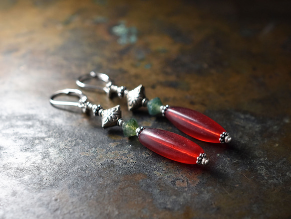 アンティークボヘミアビーズとインドシルバー、モスアゲートのピアス ピアス（フック・チェーン） ais... 通販 15072624 ...