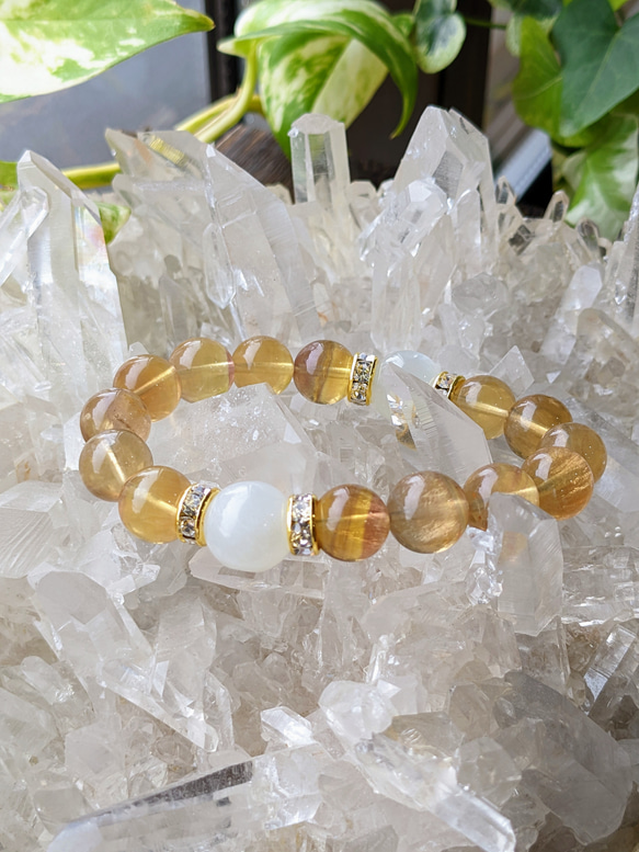 ☆ムーンストーン(約12mm)＆イエローフローライト(約10mm)☆天然石ブレスレット ブレスレット ファミリア 通販｜Creema(クリーマ ...