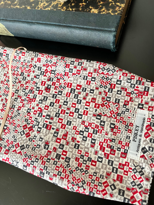 ロンドンで選んだ♪ 英国製リバティプリント使用 文庫本用ブックカバー 「CHECKMATE/チェックメイト」 ブックカバー 🇬🇧piskey ...