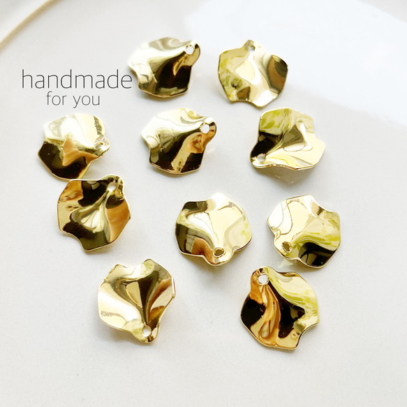 【中】メタルパーツ 花びら 1穴 15×16mm【10ヶ】ゴールドチャーム 金具・チェーン くるん屋 通販 15098995｜Creema(クリーマ)