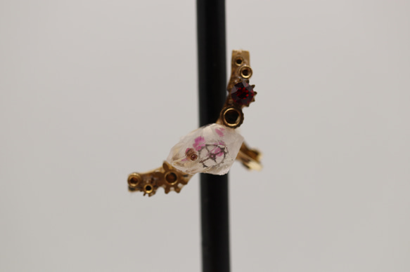 鉱石型イヤーカフス 長【赤】 イヤーカフ anohiya 通販｜Creema(クリーマ) 15128648