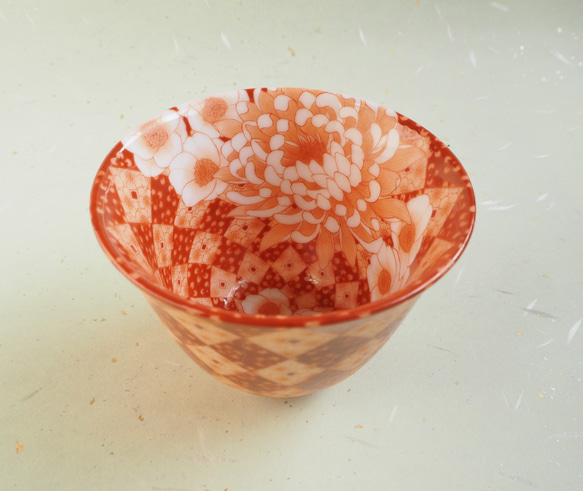 和菊と椿のぐい呑 おちょこ・ぐい呑み・徳利 棠白 通販 15137471｜Creema(クリーマ)