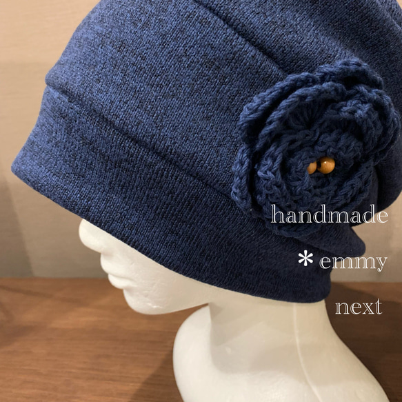 送料無料＊handmadeニットワッチキャップ・ネイビー〈取り外せるコサージュ付・rose〉ケア帽子 ケアキャップ キャスケット emmy ...