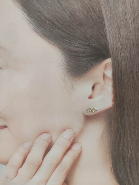 14kgfスパークルグリッター INFINITYピアス *金属アレルギー対応* ピアス（スタッド・一粒） ♡mikinyanko♡ 通販 15162340｜Creema(クリーマ)