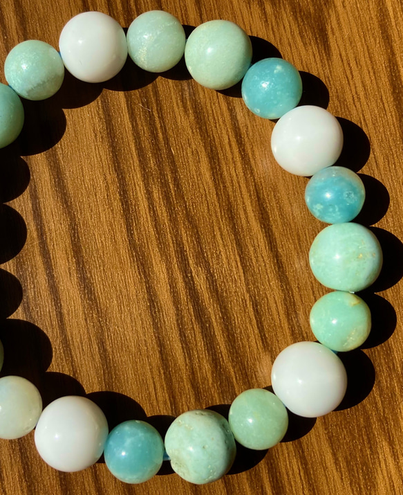 アマゾナイトとホワイトストーンのブレスレット！爽やかな色合いが魅力的！(約8mm玉と10mm玉) ブレスレット Kanataパワーストーン工房 ...