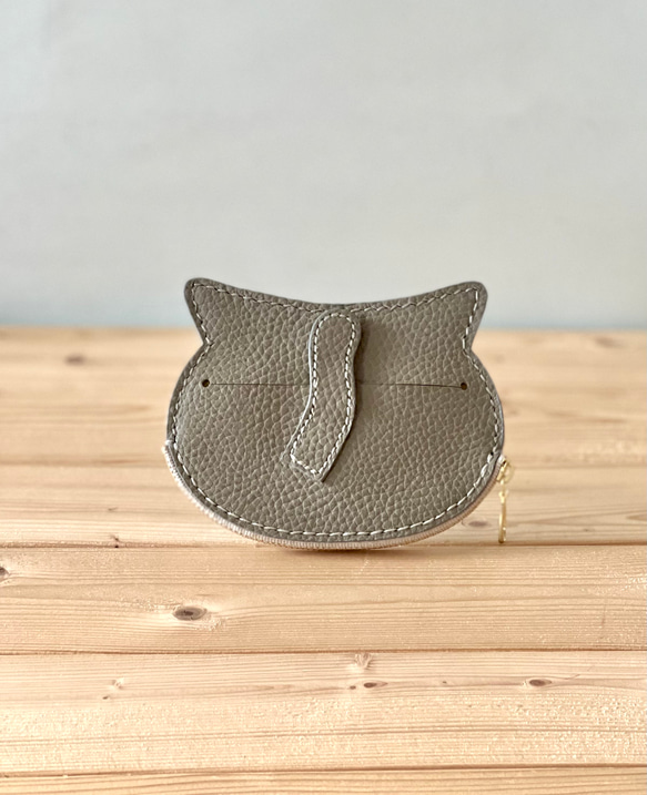 猫好きが作ったイカ耳猫の小銭入れ グレー白ハチワレオコ顔深緑のメガねっこ 送料無料 手縫い本牛革 小銭入れ・コインケース K.TAMAO 通販 ...