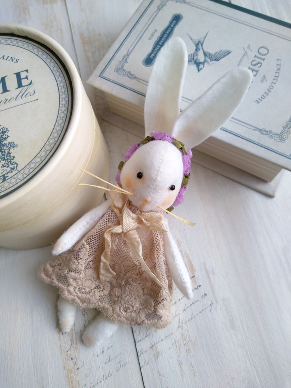 フェルトのミニうさこ レースのお洋服 その他人形 misa1960 通販 15227822｜Creema(クリーマ)