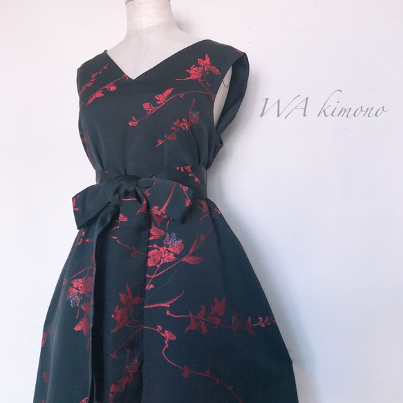 着物リメイク Vネックロングワンピース 両スリット 衣装 和ドレス リボン 和柄 黒赤 M～LL （N41103) ワンピース 和 ...