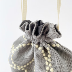 まる巾着【L】ミナペルホネン タンバリン ライトグレー(アイボリーリボン) 巾着袋 くらしこ 通販｜Creema(クリーマ) 15231628