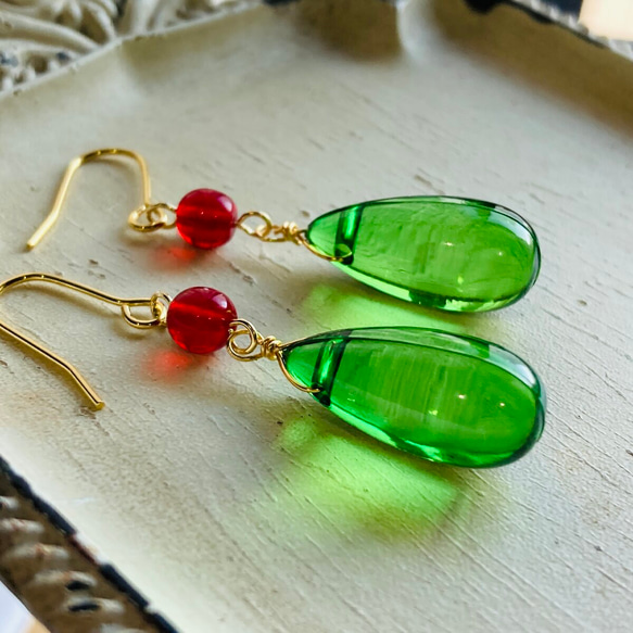 再販 ️33 単品2日以内発送 魔法使いの耳飾り 大粒 グリーンドロップ ピアス 動く城 ピアス（スタッド・一粒） 砂糖子★珍しデザイン ...