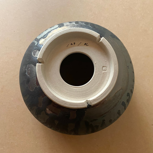 まるっと黒釉植木鉢#129【プランター】【plant pot】 一輪挿し・花瓶・花器 keron 通販 15243534｜Creema(クリーマ)