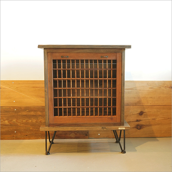 格子窓のチェスト 和モダン アンティーク 家具 和風 飾り棚 キャビネット 木製 古材 リビング収納 古民家 古道具 チェスト・キャビネット ...