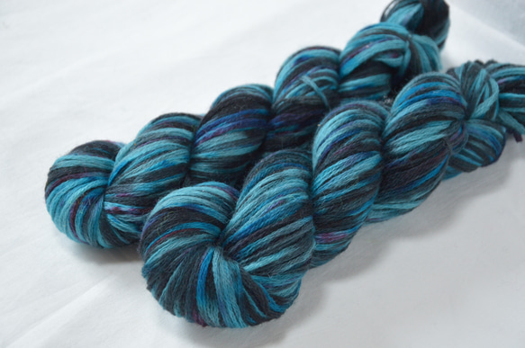 手染め糸 メリノウール butterfly nijiyarn 毛糸 nijiyarn 通販 15276338｜Creema(クリーマ)