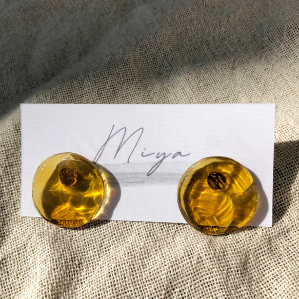 【送料無料】モニュメントイエロー ガラスピアス イヤリング ピアス（スタッド・一粒） MARUMIYA 通販｜Creema(クリーマ)