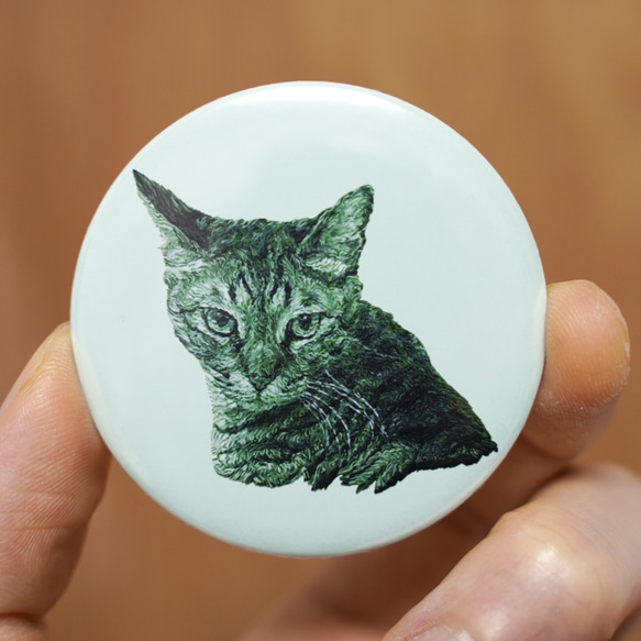 『缶バッジ 56mm』キジトラ猫（グリーン） ブローチ 西浦 康太 通販 15294650｜Creema(クリーマ)